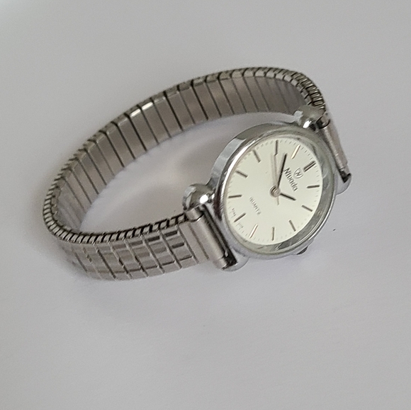 Vintage | Jewelry | Vintage Nivada Quartz Swiss Made Silver Tone Sleek ...